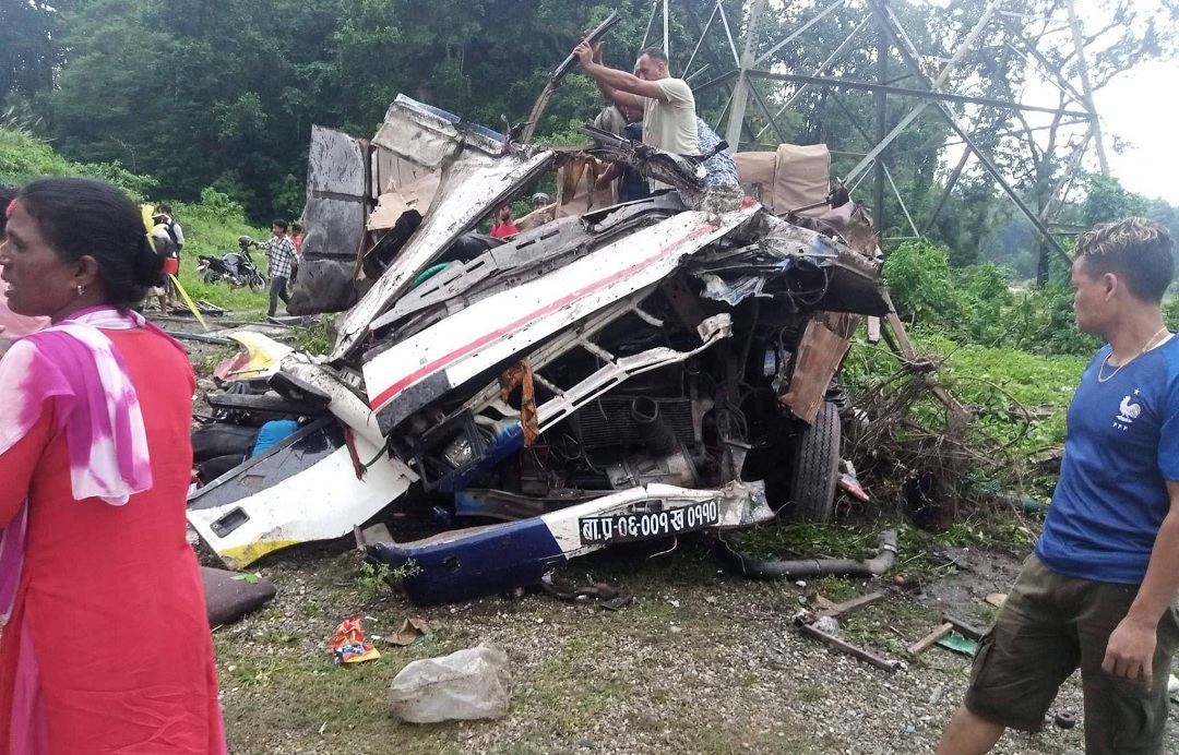 बारा बस दुर्घटना अपडेट : मृतकको सङ्ख्या १५ पुग्यो « Nepal Page