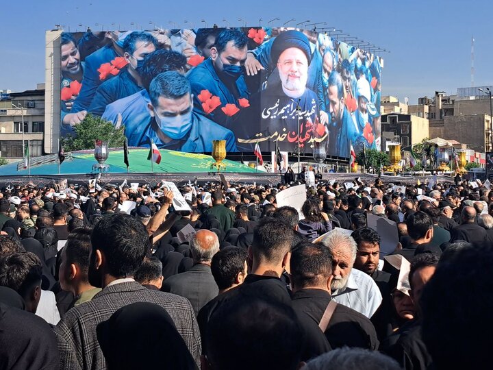 Tehran people saying last goodbye to martyred President, FM « Nepal Page