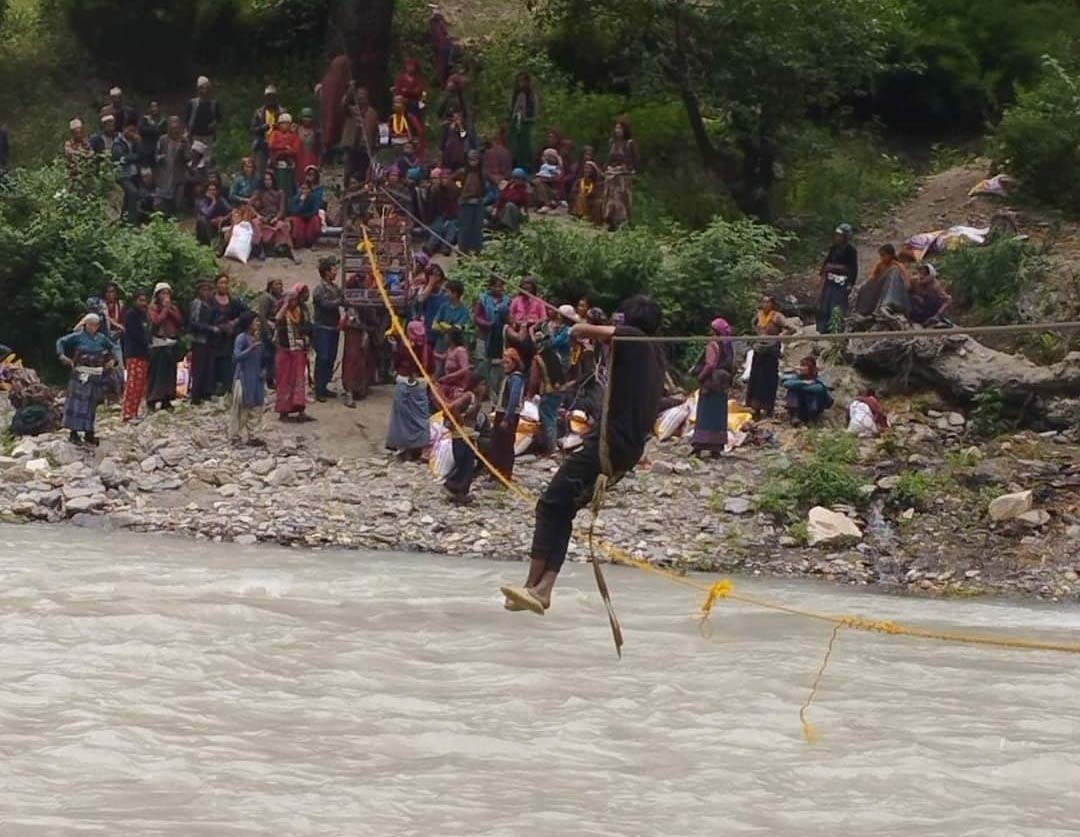 People in Karnali compelled to cross river in rickety tuin « Nepal Page