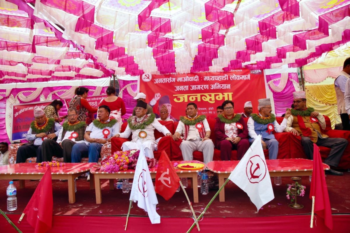 Prachanda holds discussion with martyrs’ families in Dipayal « Nepal Page